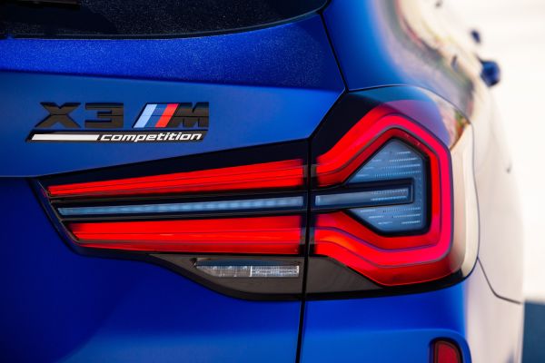 300萬買休旅！選BMW大改款X3或賓士GLC？