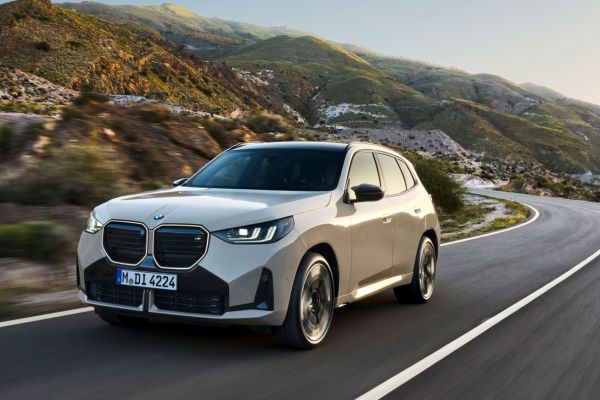 300萬買休旅！選BMW大改款X3或賓士GLC？